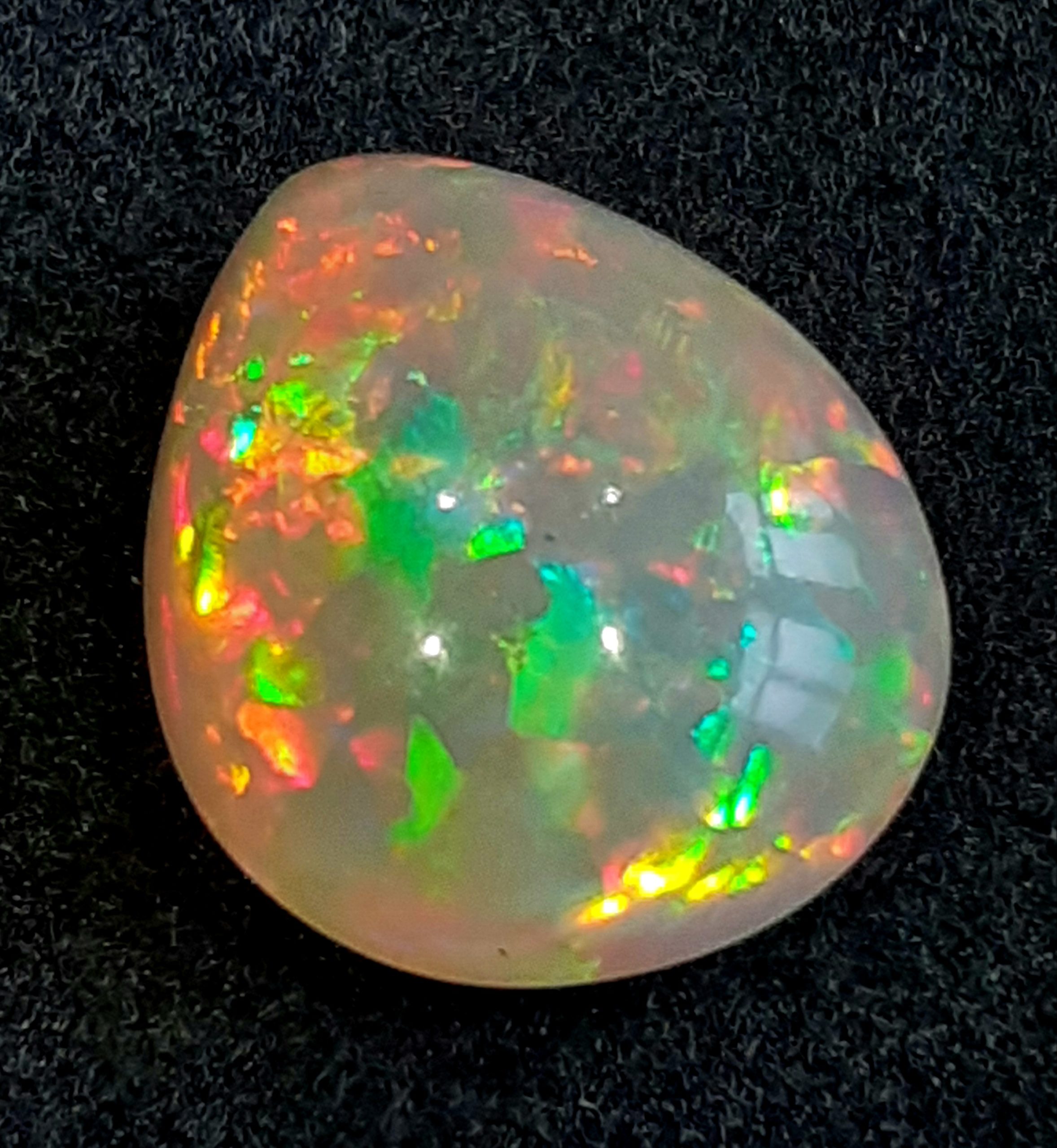 Opale noble blanche (miel) | Helios Gems - Expert gemmologue à Lyon ...