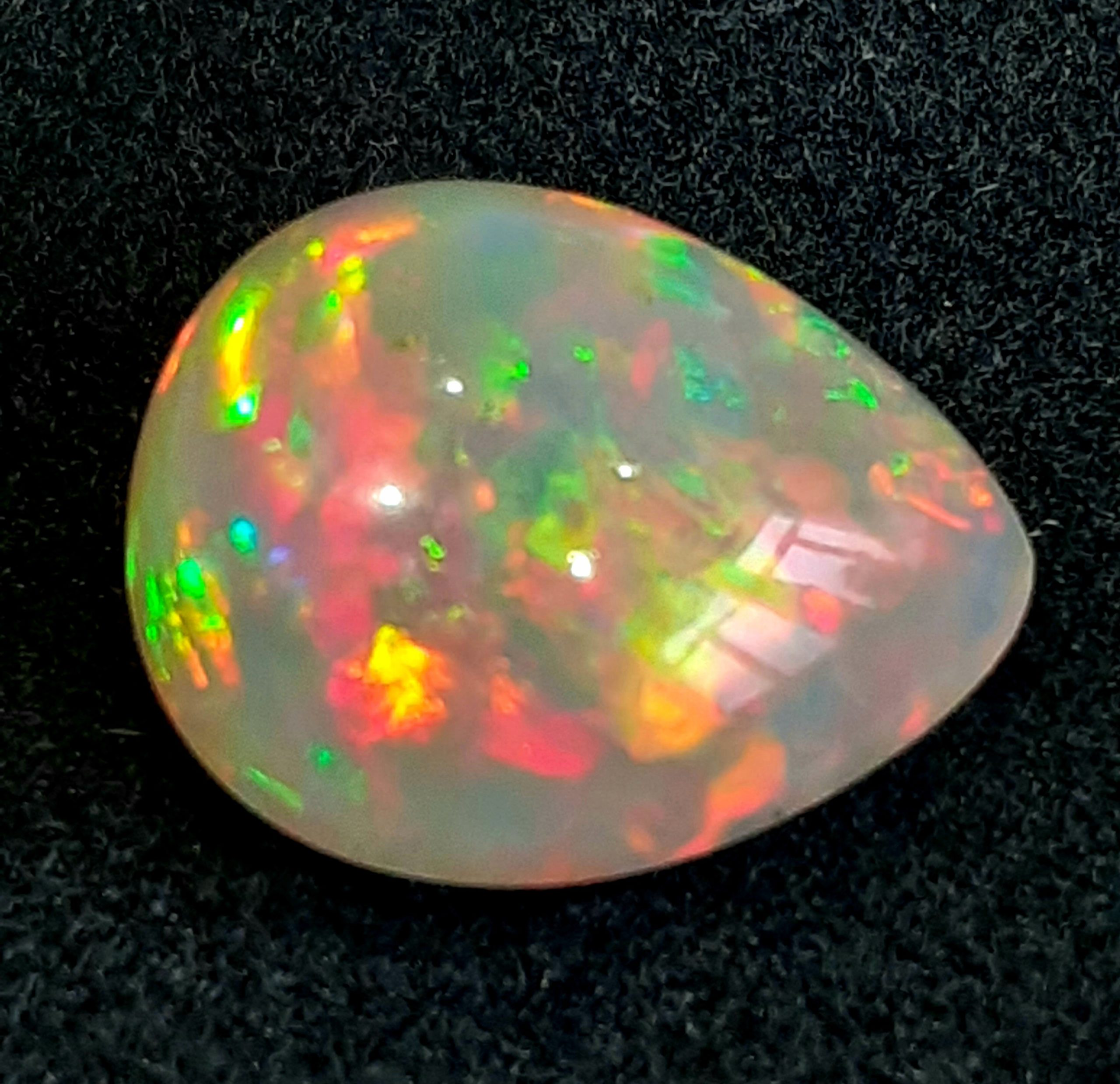 Opale noble blanche (miel) | Helios Gems - Expert gemmologue à Lyon ...