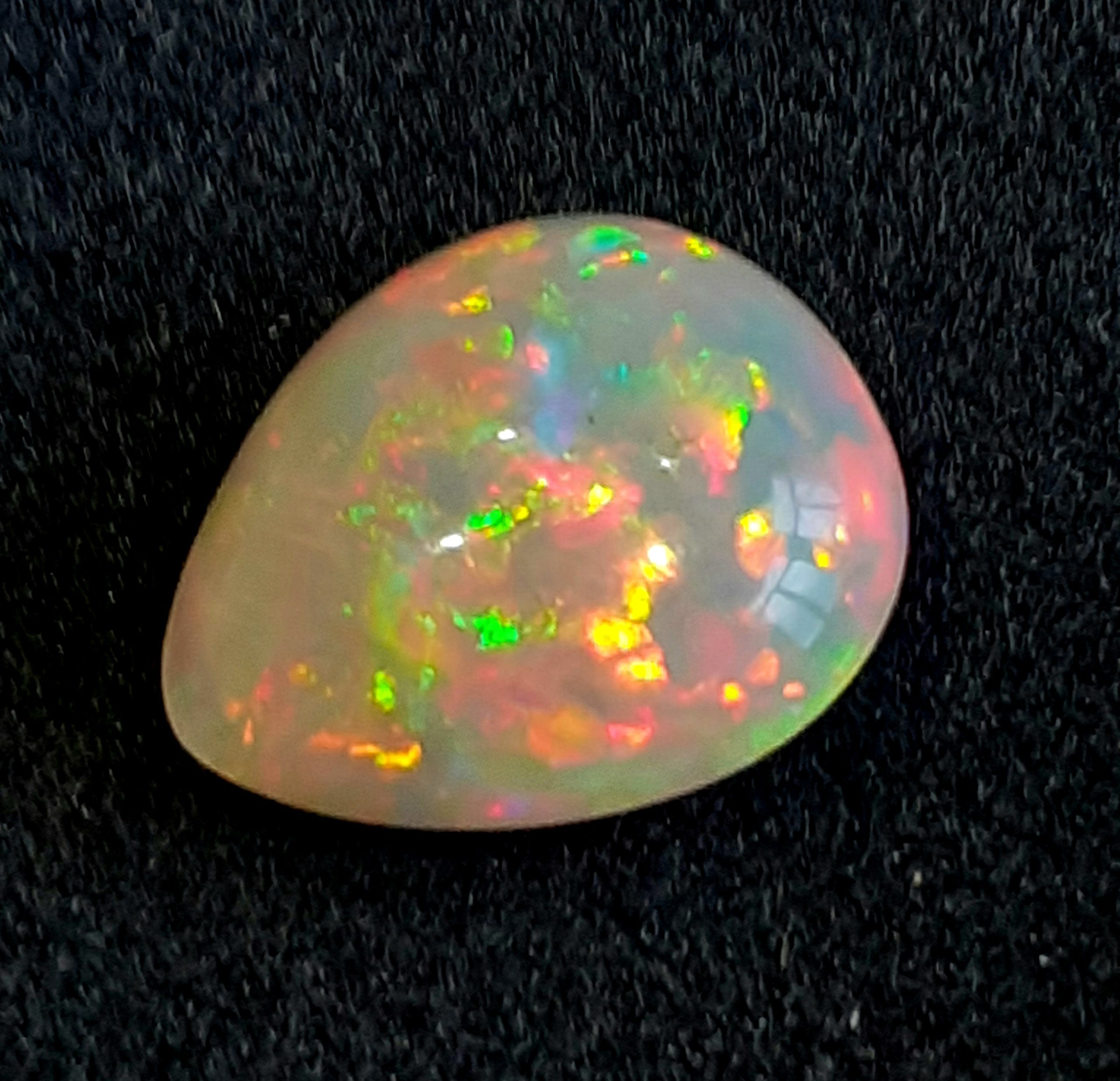 Opale noble blanche (miel) | Helios Gems - Expert gemmologue à Lyon ...